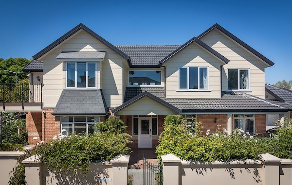 Feature Reno: Modern Executive Home - Smith & Sons