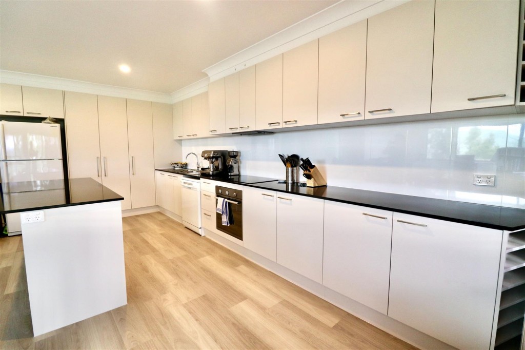 Melbourne Unit Renovation with Huge Kitchen | Smith & Sons